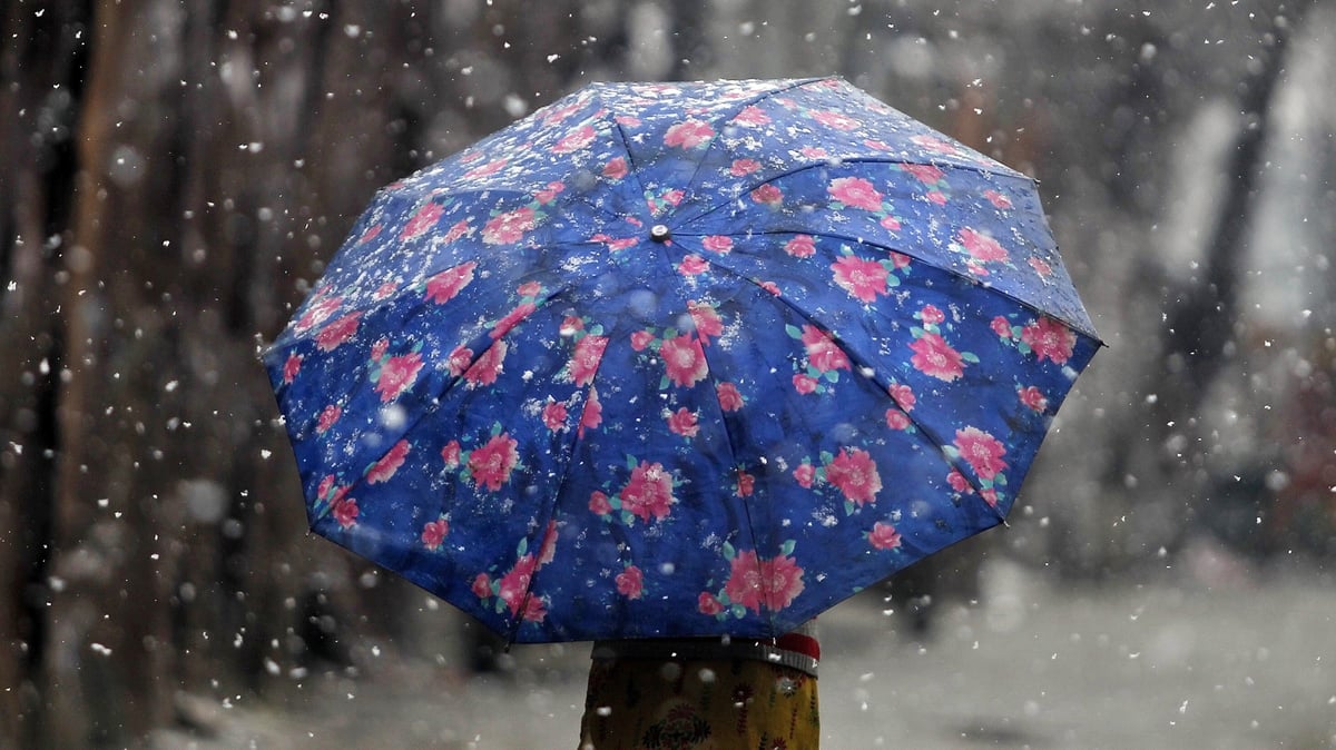 Photos: Amazed southern Chinese experience first snowfall ever, make ...
