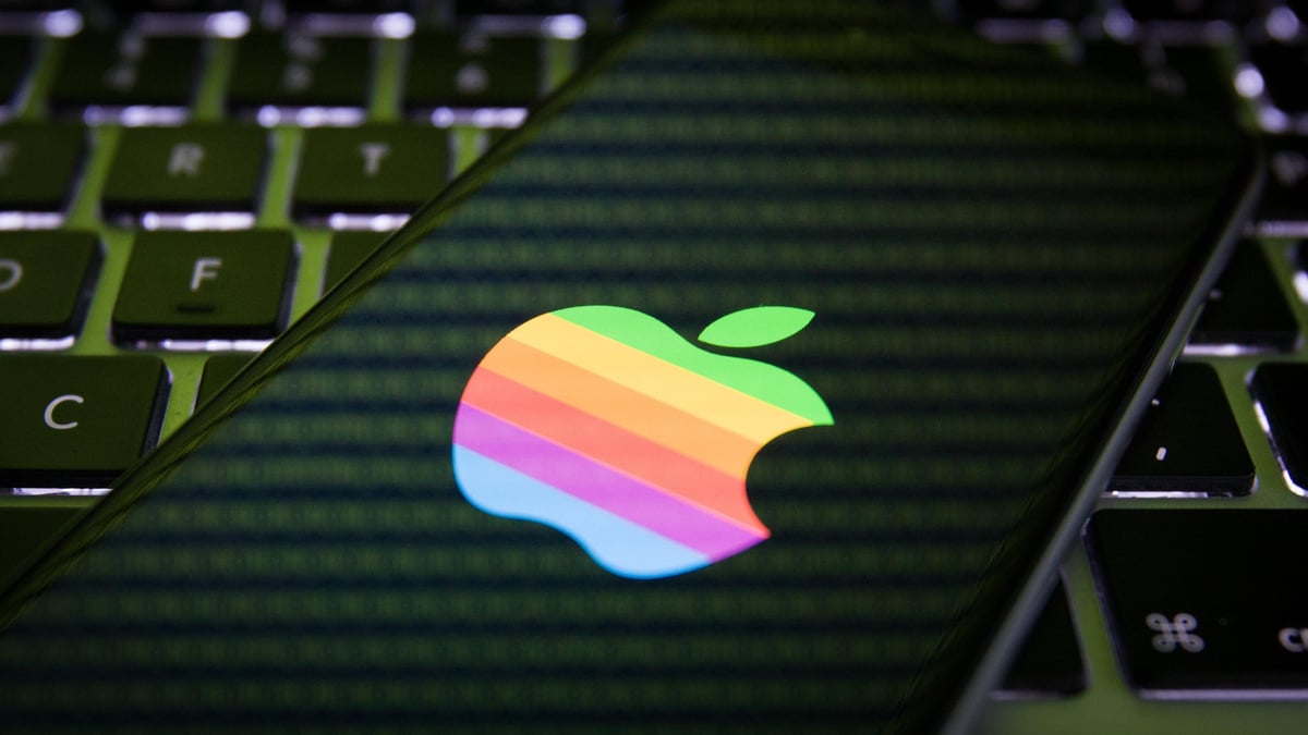 Apple is now blaming mercenaries after warning iPhone users about a ...