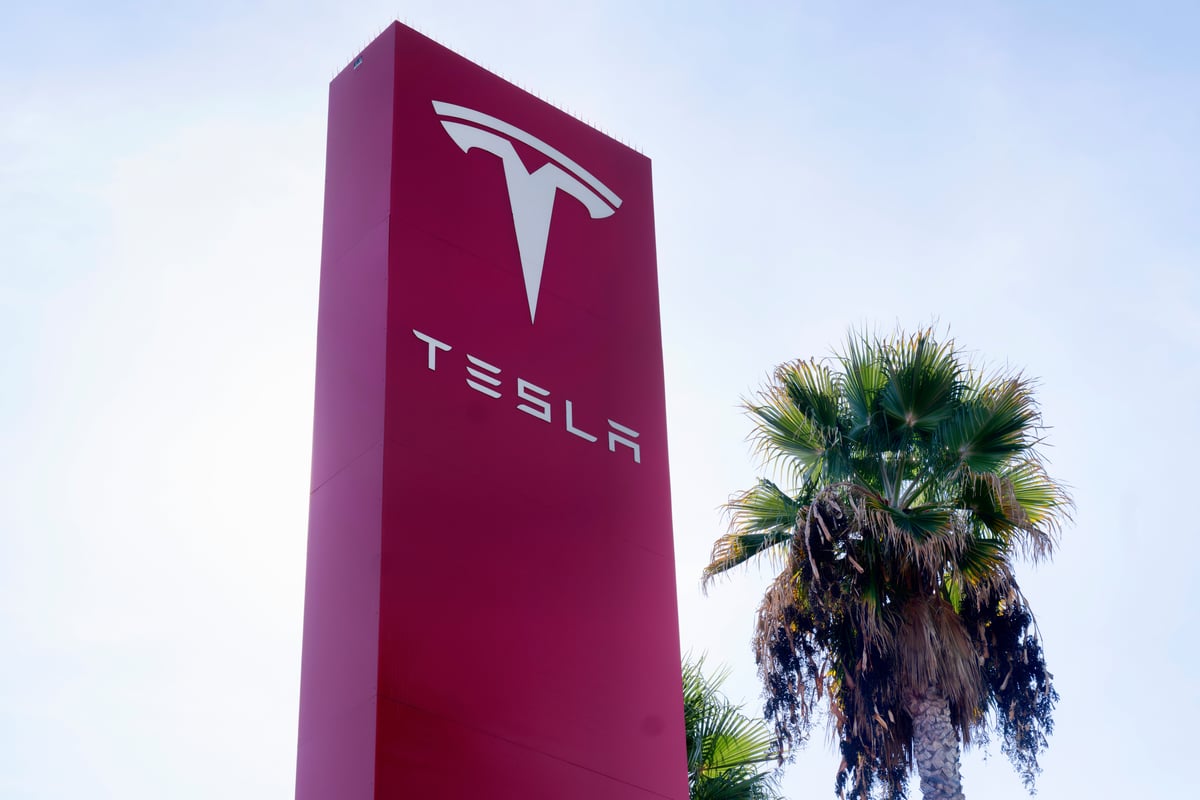 Tesla driver in Seattle-area crash that killed motorcyclist told police ...