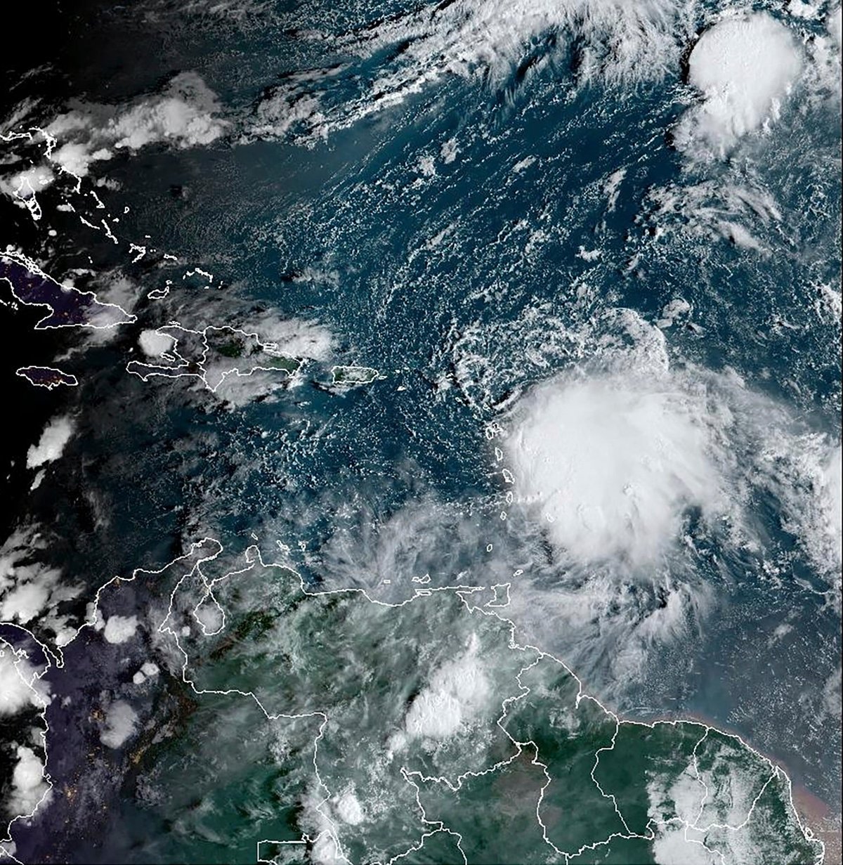 Philippe becomes a post-tropical cyclone as it drenches Bermuda en ...