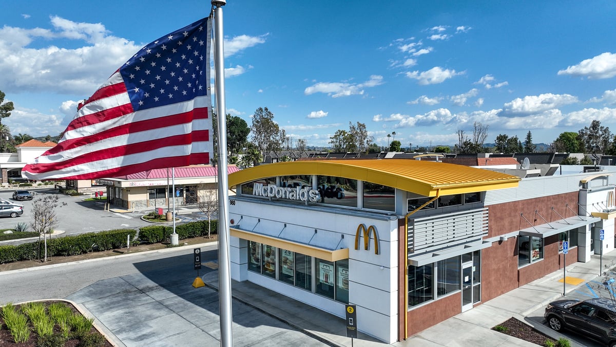 15 fast food chains that make the most money per location
