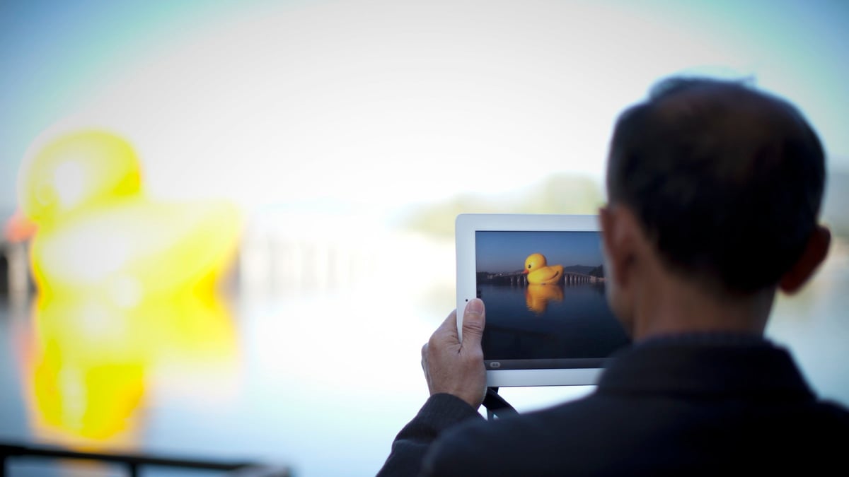 Why Apple continues to lead in tablet sales, even as it lags in phones