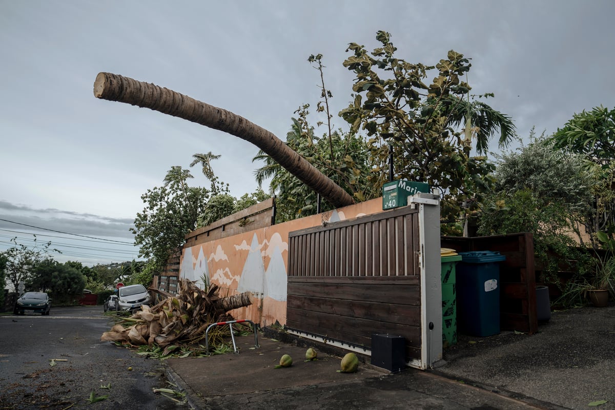 Cyclone causes heavy flooding, 1 death in Mauritius after also ...