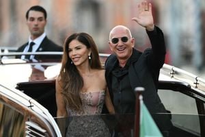 Jeff Bezos sells Amazon stock worth billions during wedding season
