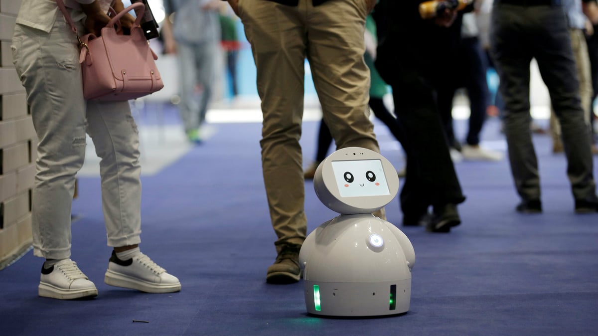 Job automation will hurt women first but will ultimately hurt men more