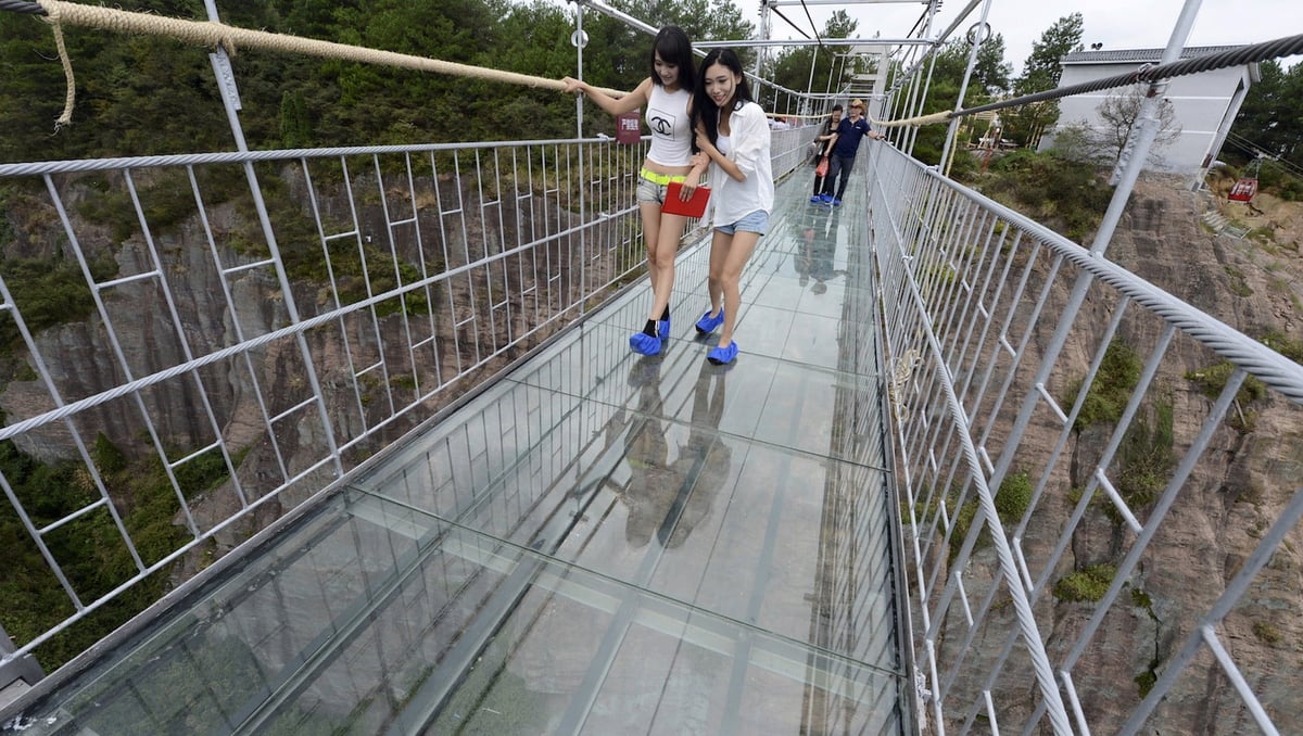This suspended glass bridge in China is stunning—if you dare to walk on it