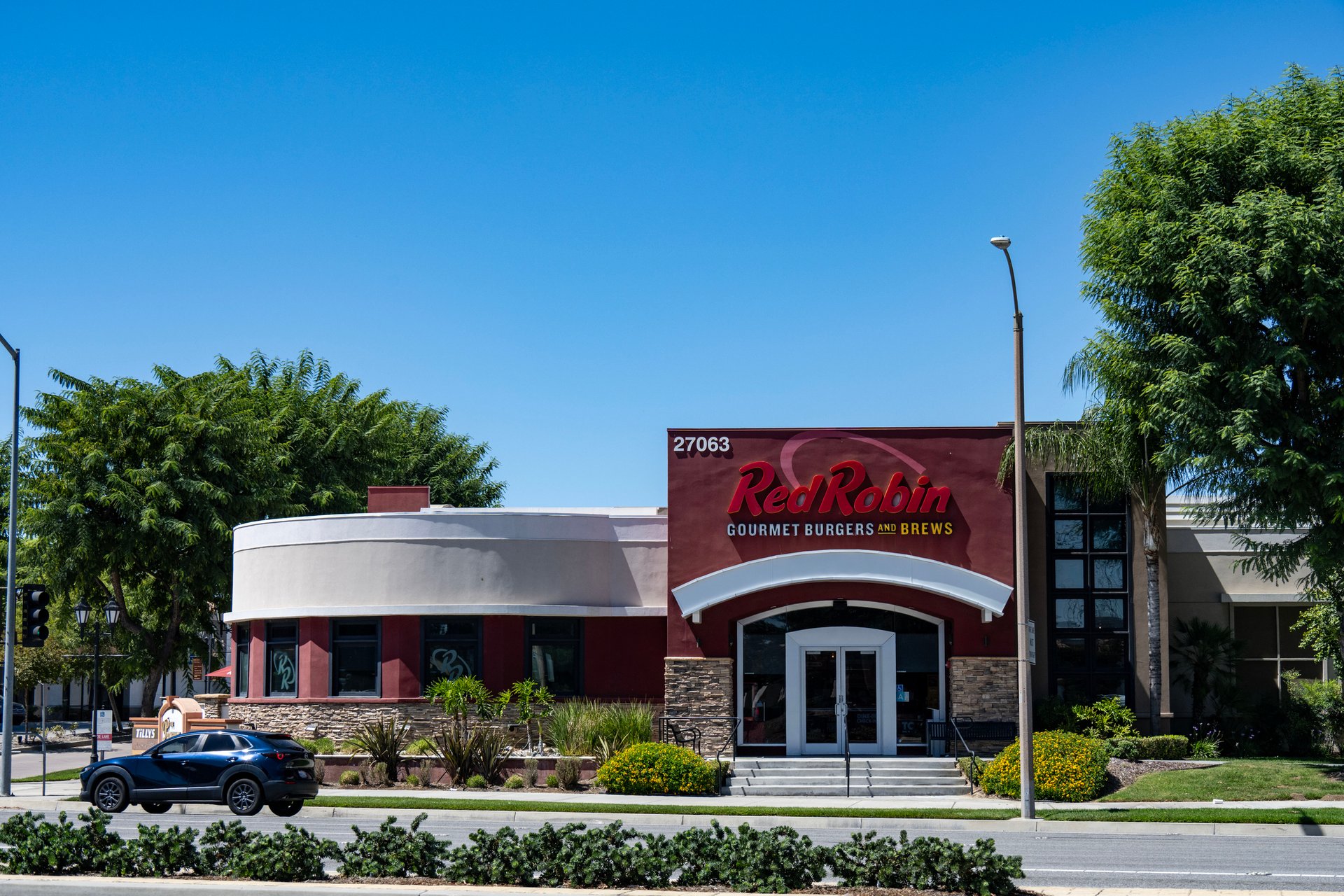 Veterans Day 2025 deals: 8 chains offering free food to veterans