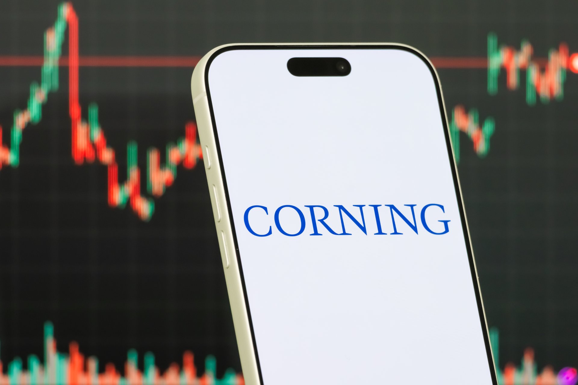 Corning Q1 2026 earnings beat on AI fiber, hyperscale deals