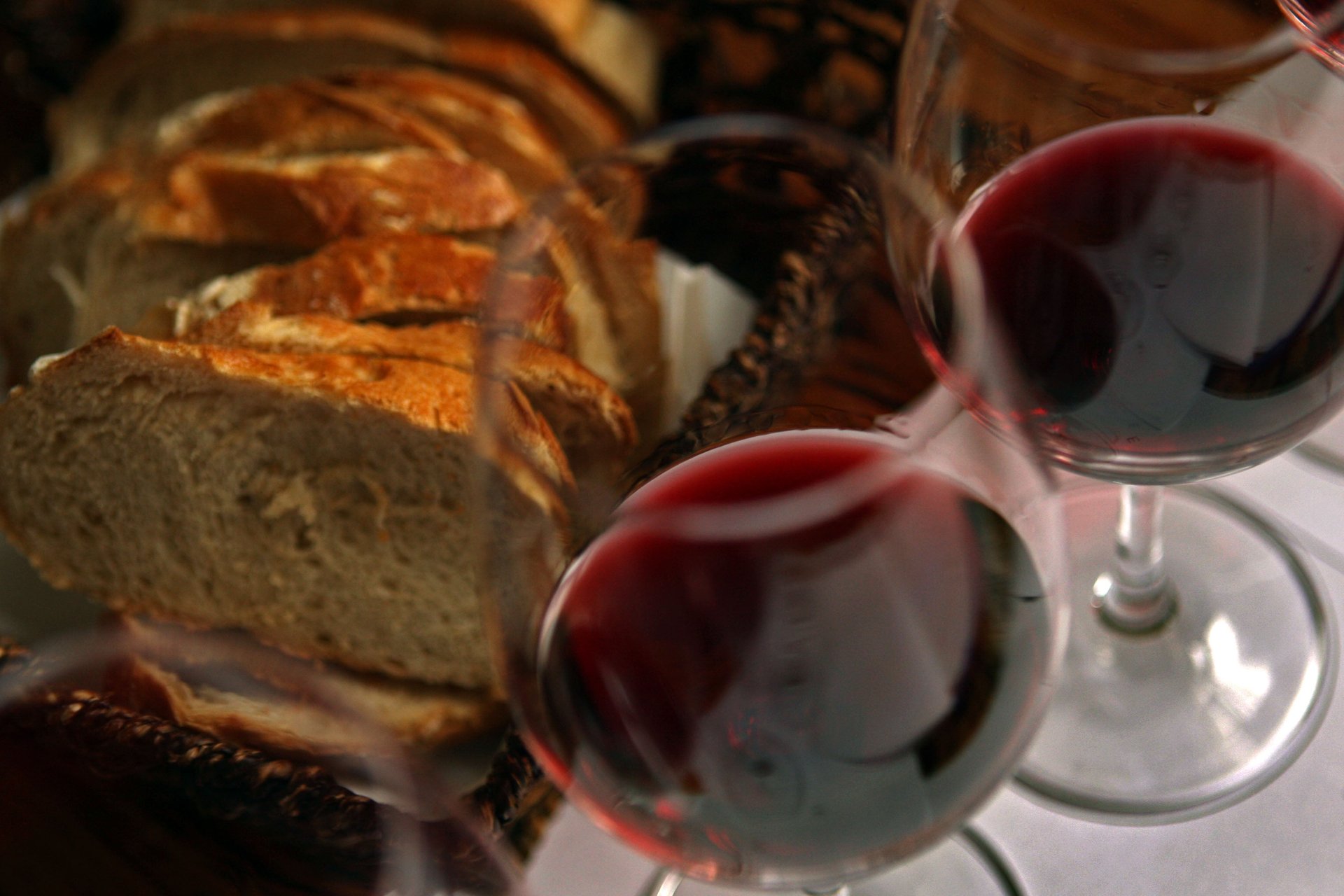France's red wine sales are half of what they were in the 1990s